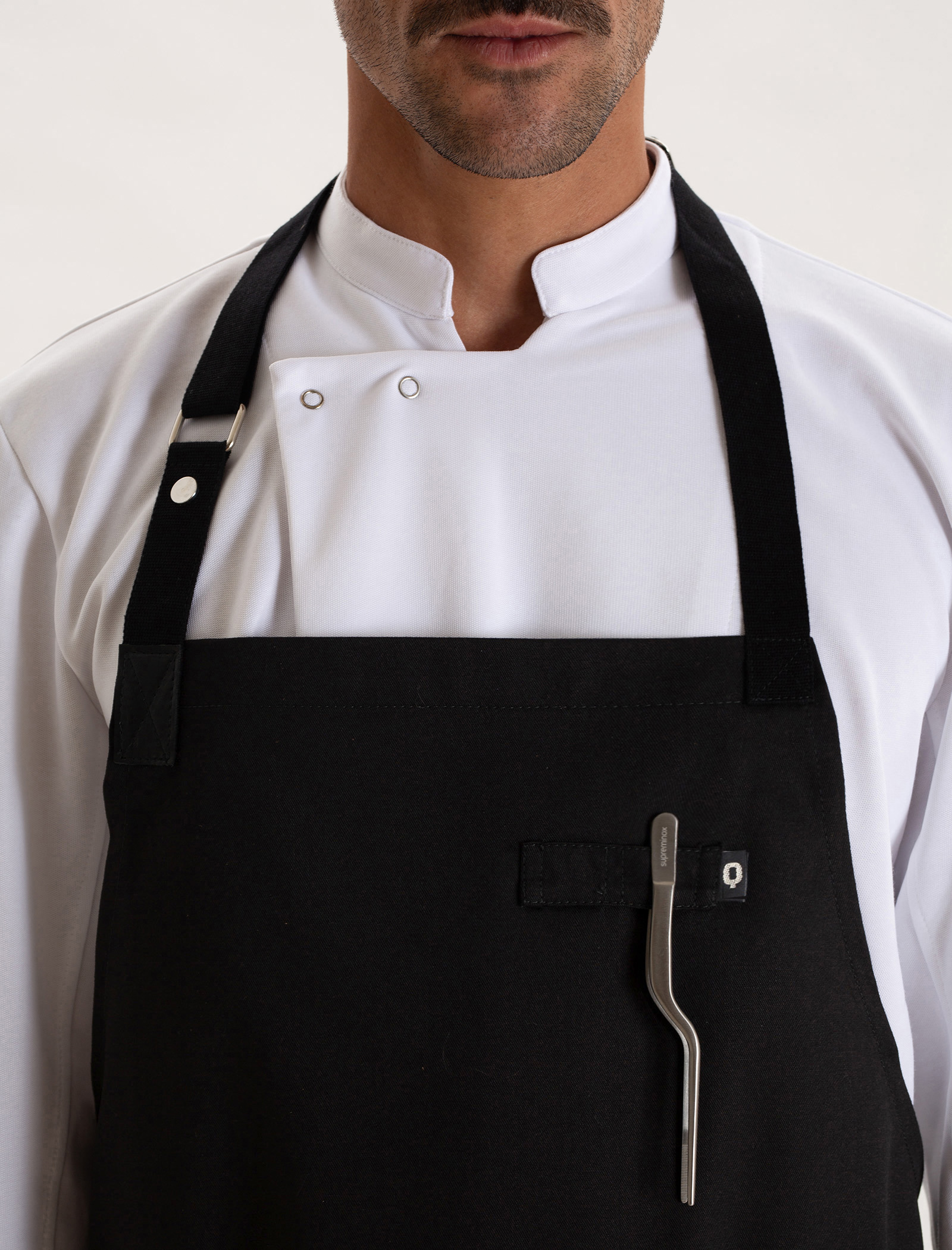 Black chef's apron with avant-garde style. - Qooqer