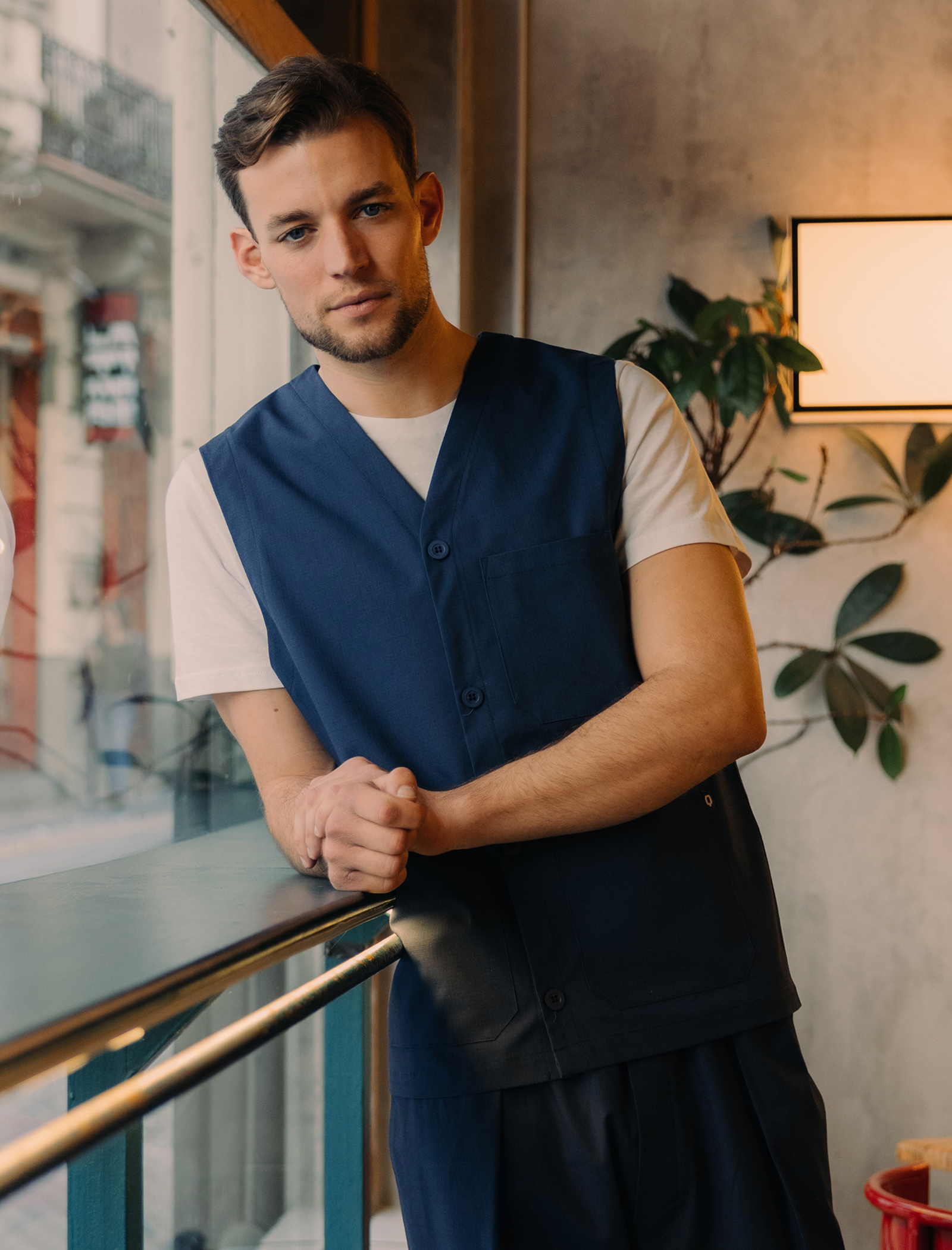 Waiter blue vest - Qooqer