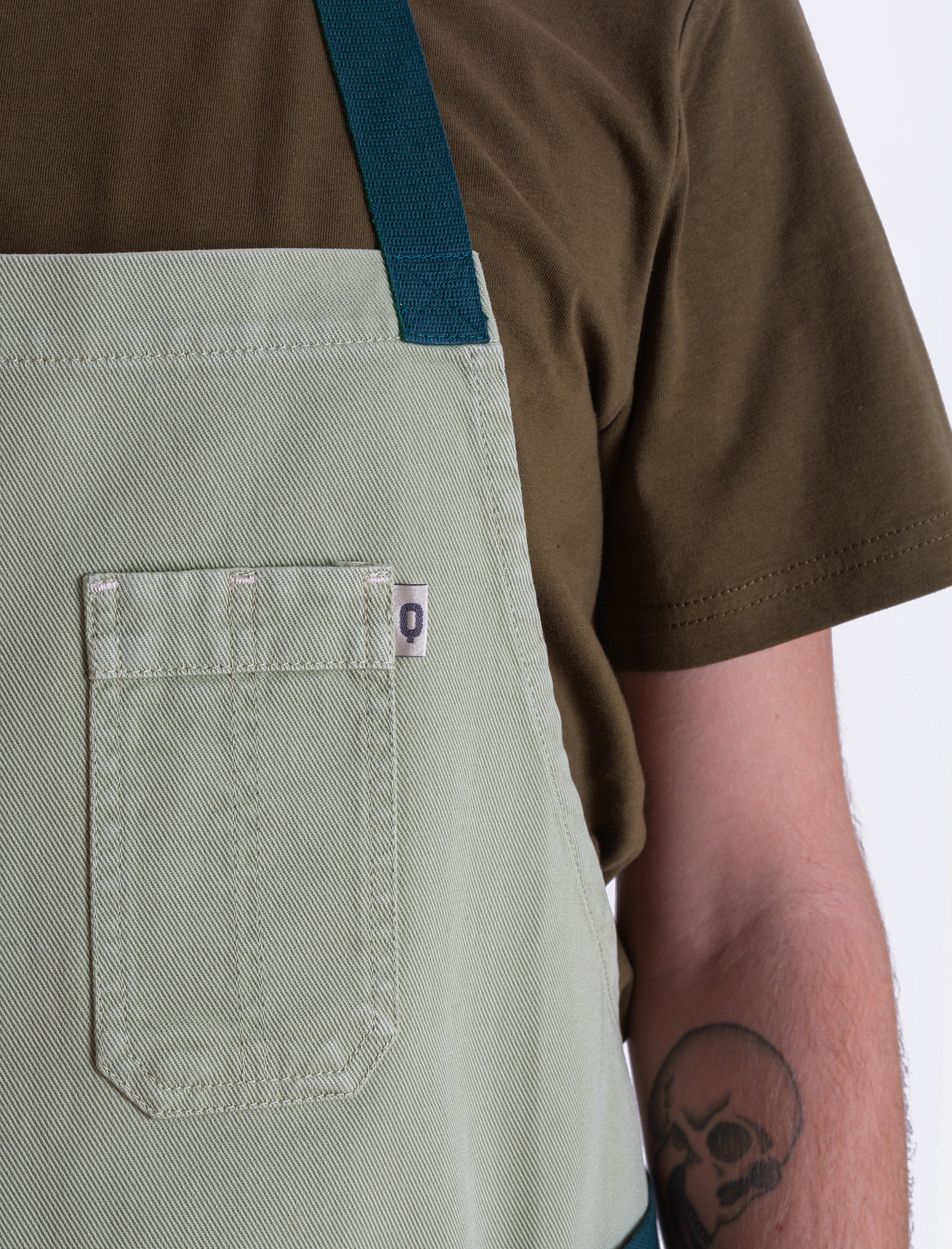 Sage green waiter's apron. - Qooqer