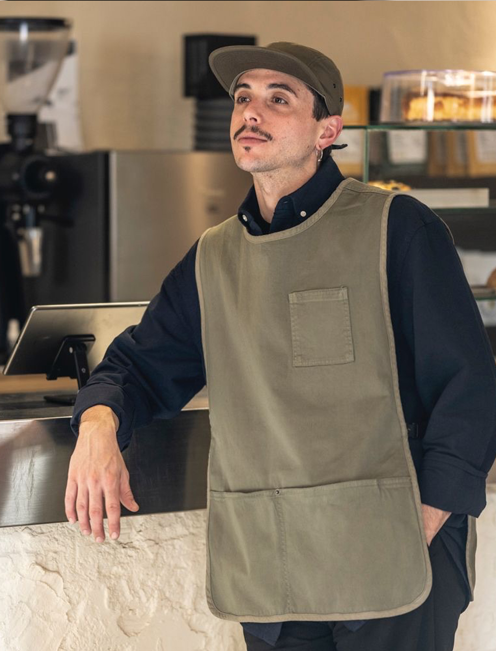 Army green barista apron. - Qooqer