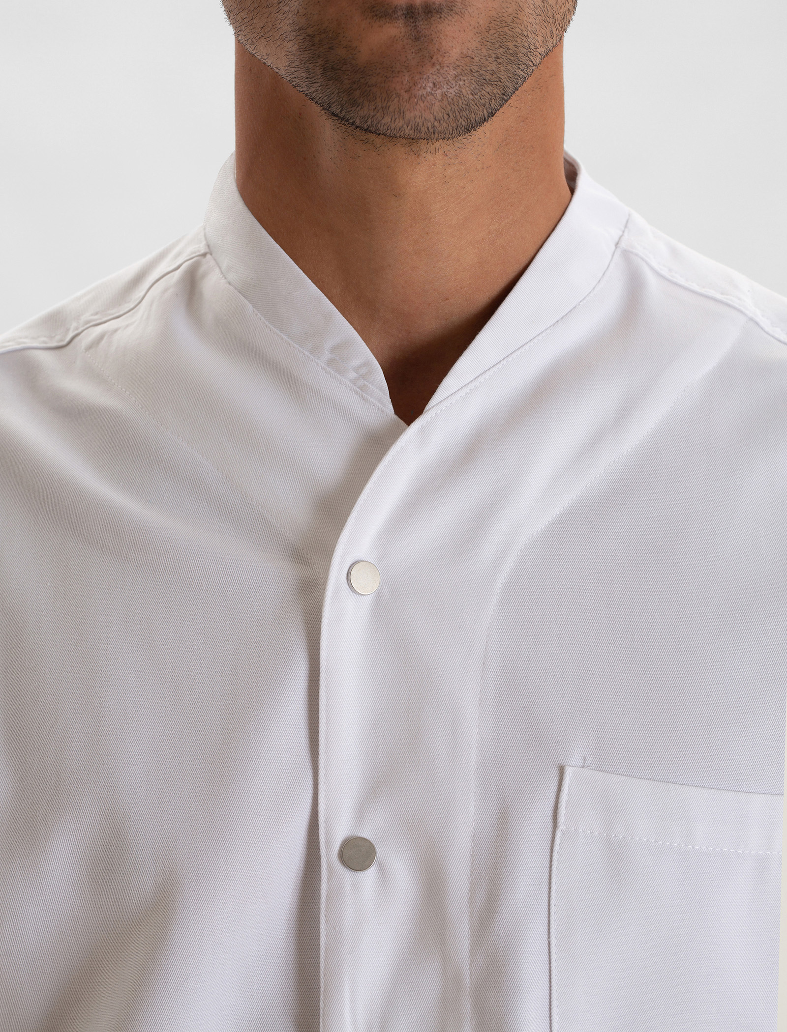 Stylish and functional white kitchen jacket. - Qooqer